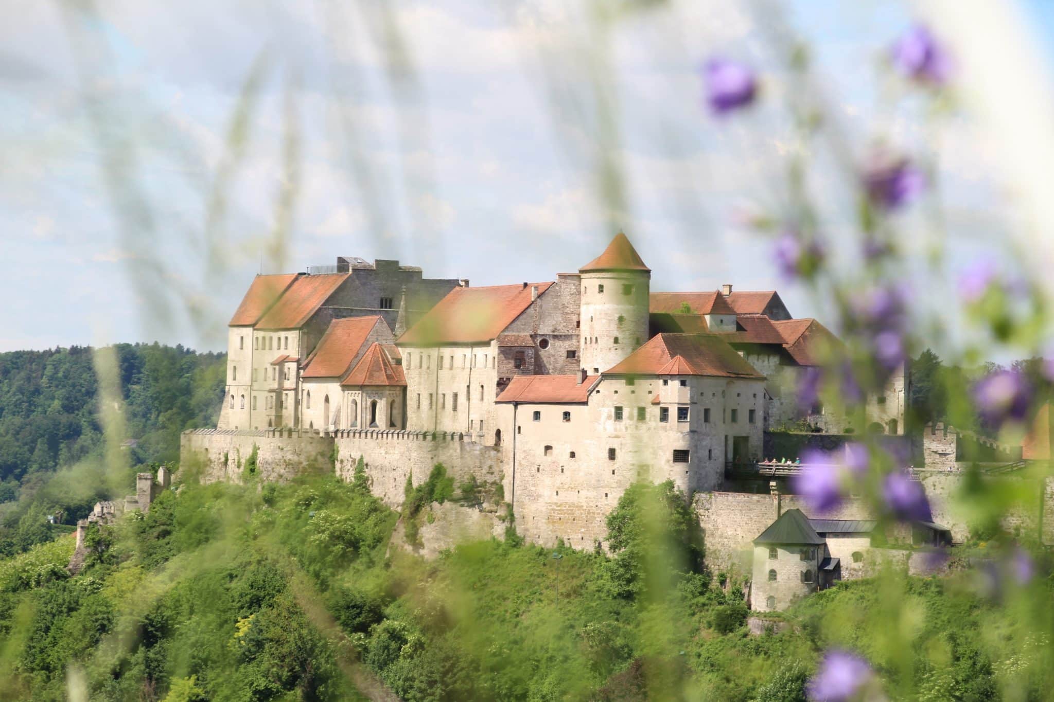 Mittelalterliches Burghausen - und die längste Burg der Welt | @VisitBayern